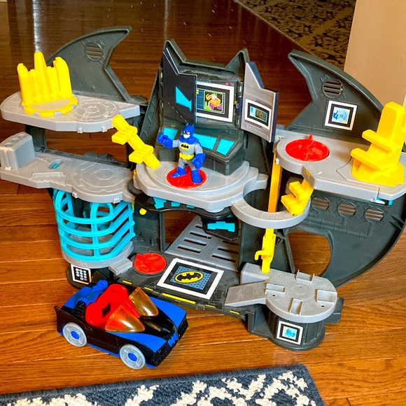 Toys | Batman Headquarters Station Play Set Comes With 1 Batman Figure ...